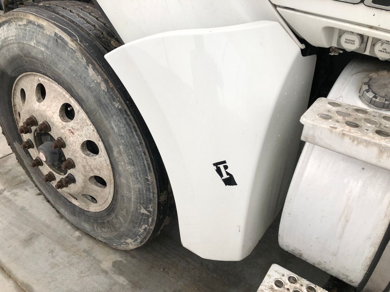 N35-1118 | Kenworth T880 Fender Extension (hood) for Sale