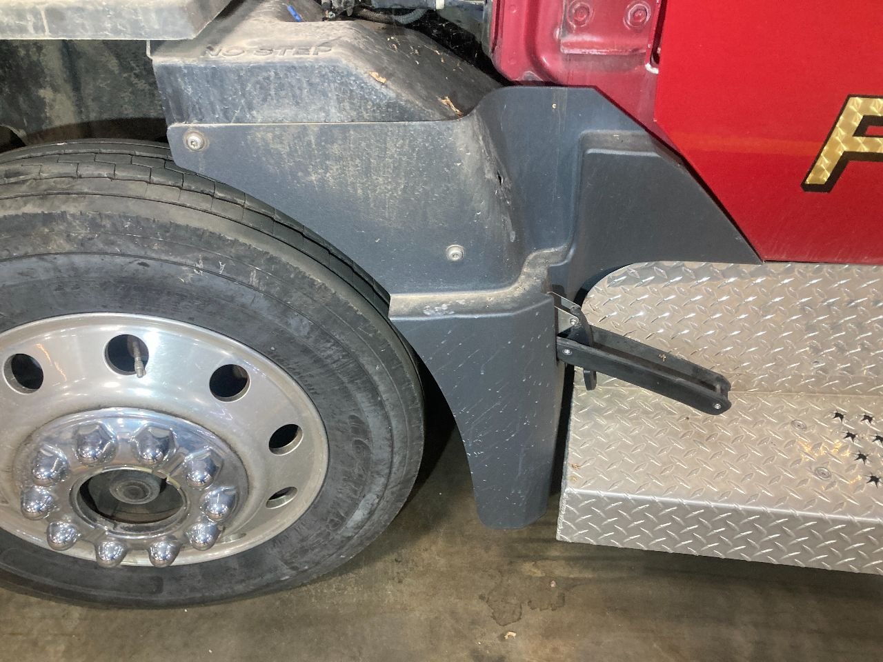 3871425C2 | International TERRASTAR Fender for Sale