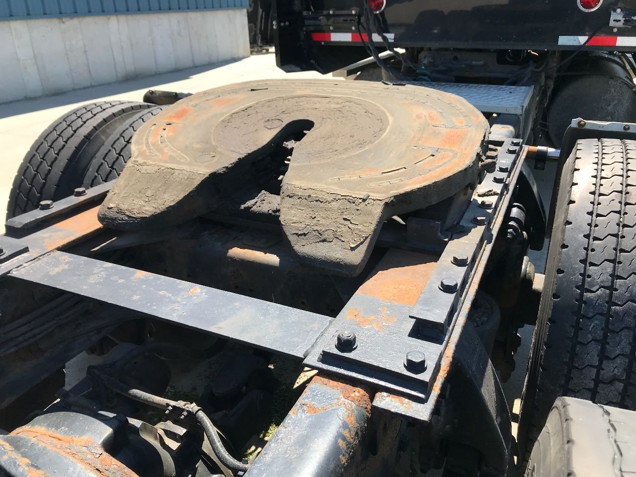 FW8-7002X2L11 | Holland FW8 Fifth Wheel for Sale