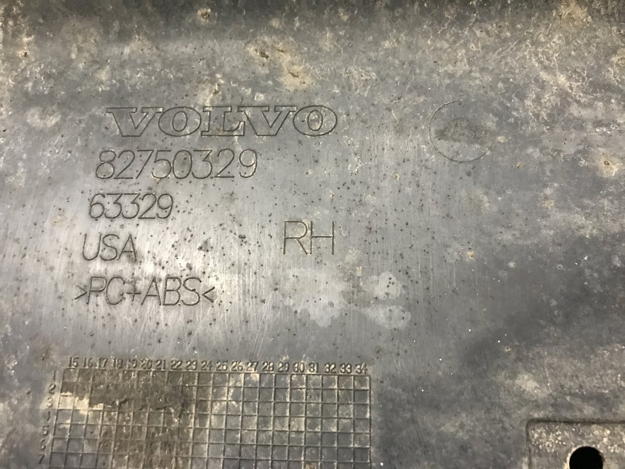 82750329 | Volvo VNL Fog Light for Sale