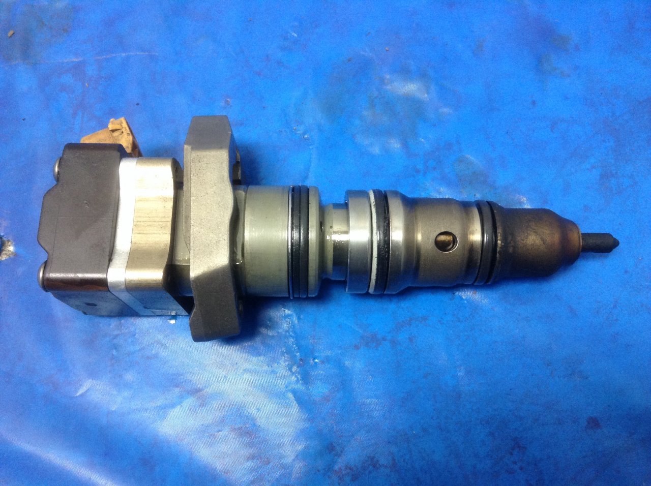 1830560C2 | International DT466E Fuel Injector for Sale
