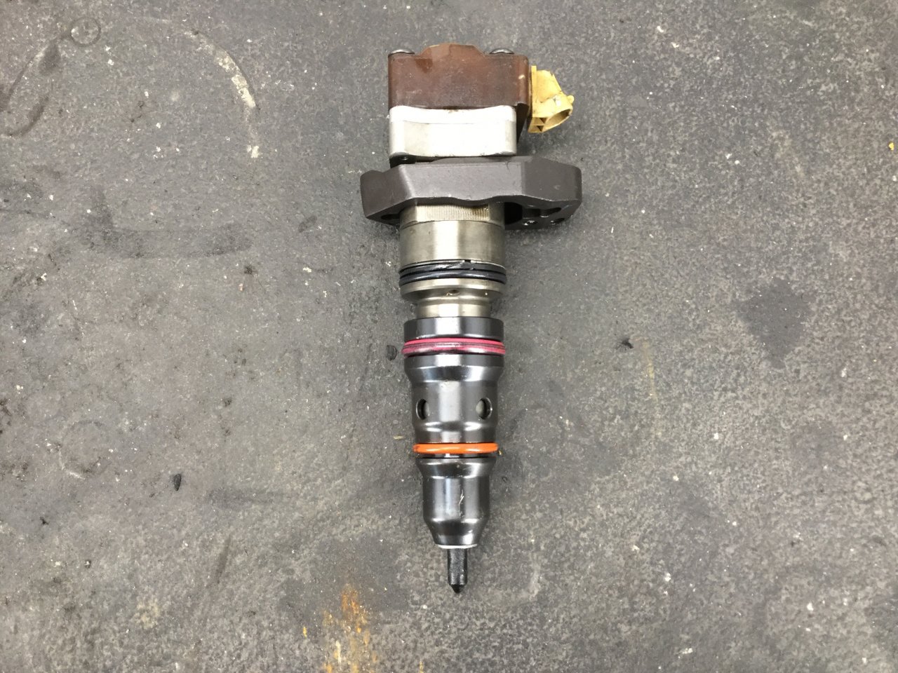 1830560C2 | International DT466E Engine Fuel Injector for Sale
