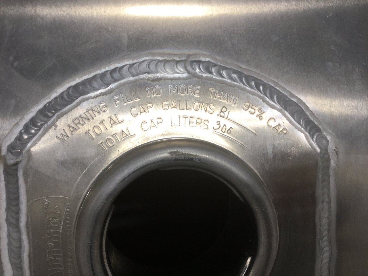 01-06008002 | Peterbilt 330 Fuel Tank for Sale