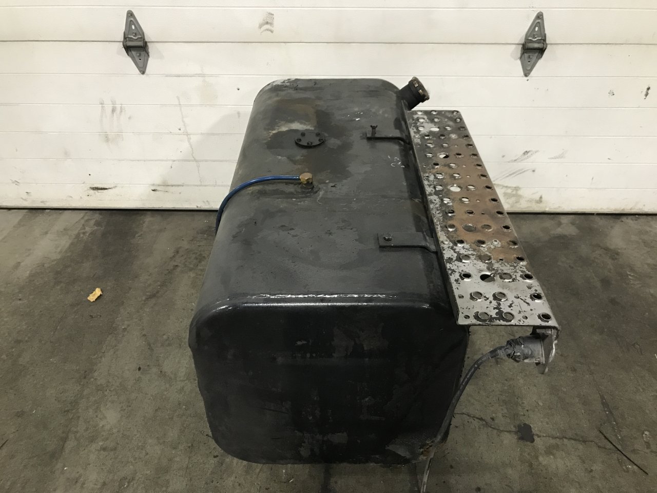 AC323537013 | Freightliner FL80 Fuel Tank for Sale
