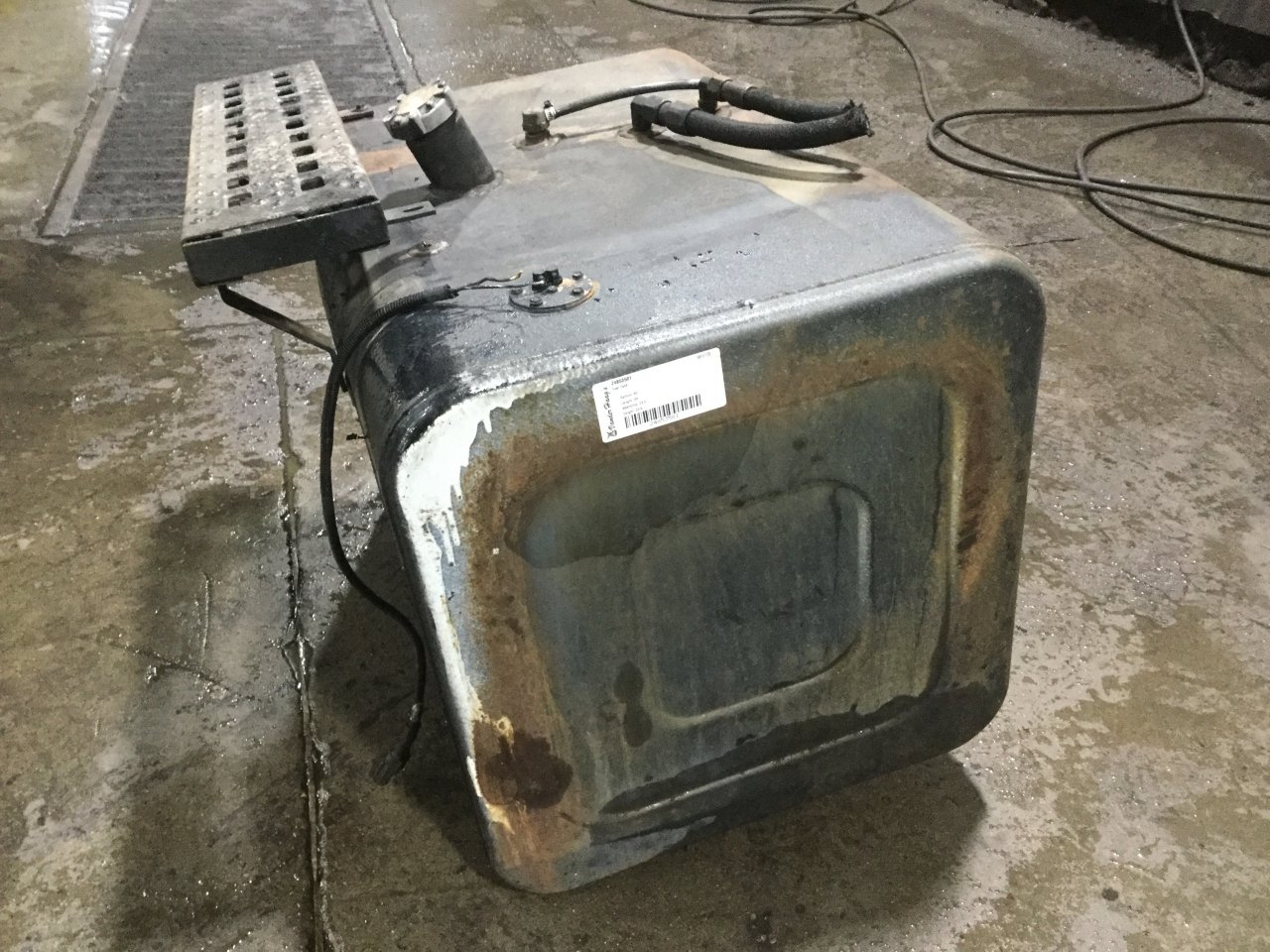 Ford L8501 Fuel Tank for Sale