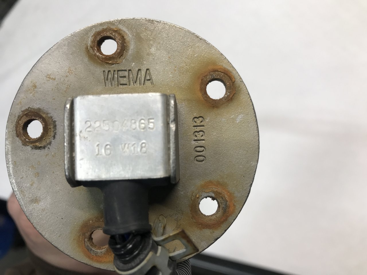 22504865 | Volvo VNL Fuel Tank Sending Unit for Sale