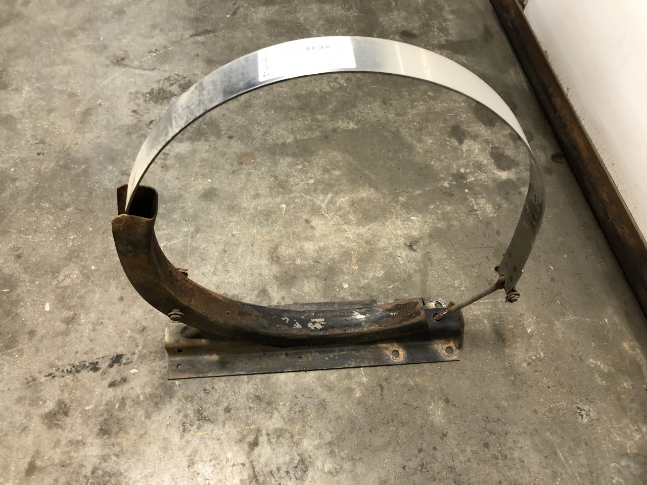 International 5900I Fuel Tank Strap for Sale