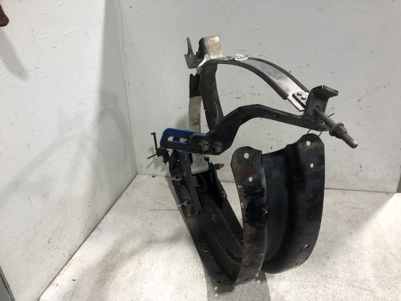 K85-6016 | Kenworth T680 Fuel Tank Strap for Sale