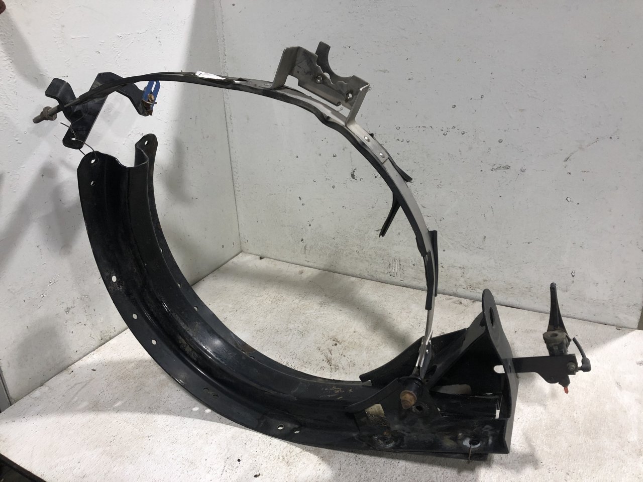 K85-6016 | Kenworth T680 Fuel Tank Strap for Sale