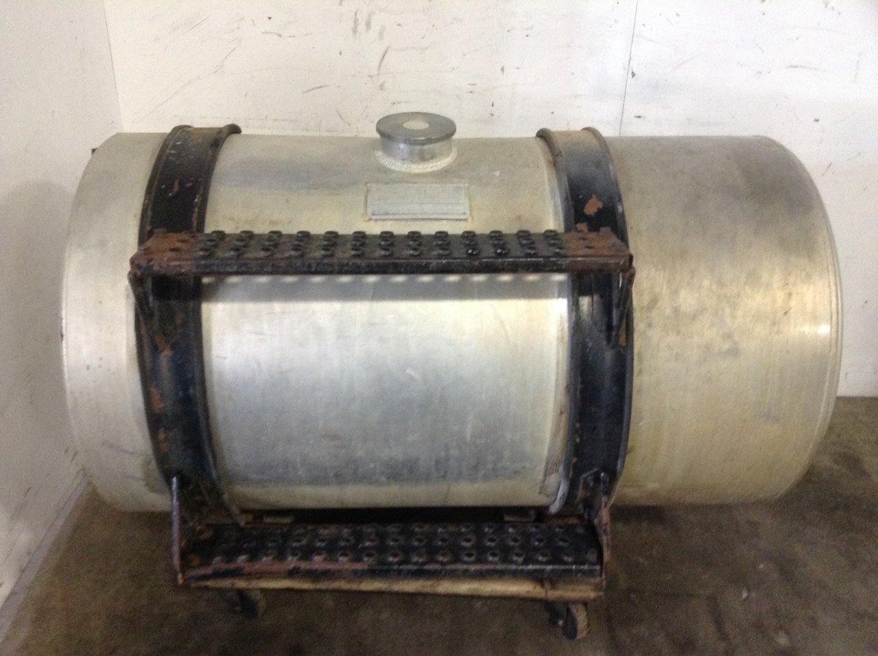 430010059 | White TRUCK Fuel Tank for Sale