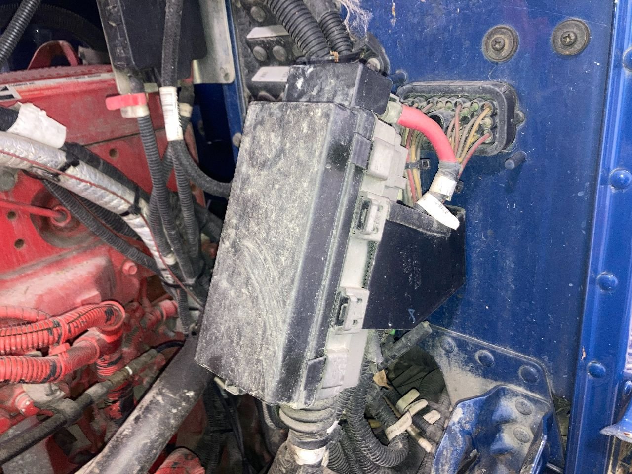 P53-6123 | Peterbilt 386 Fuse Box for Sale