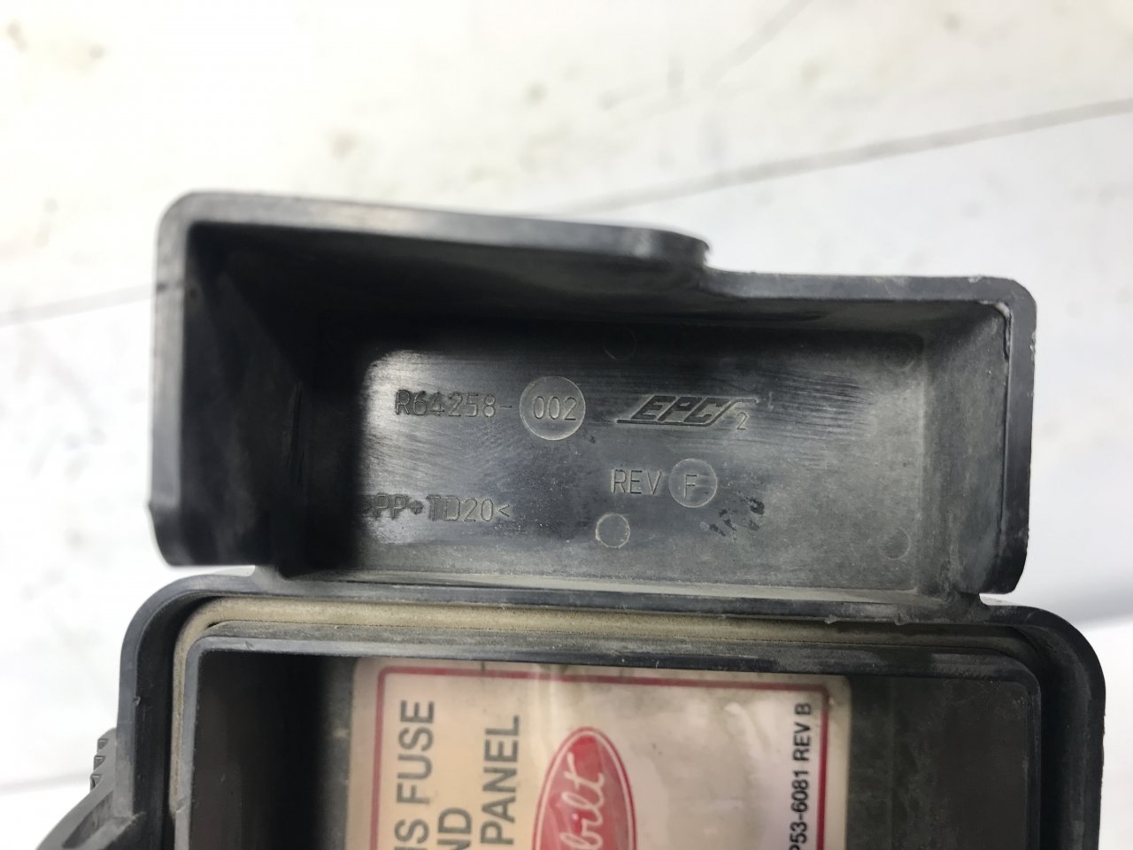 R64258-002 | Peterbilt 386 Fuse Box for Sale