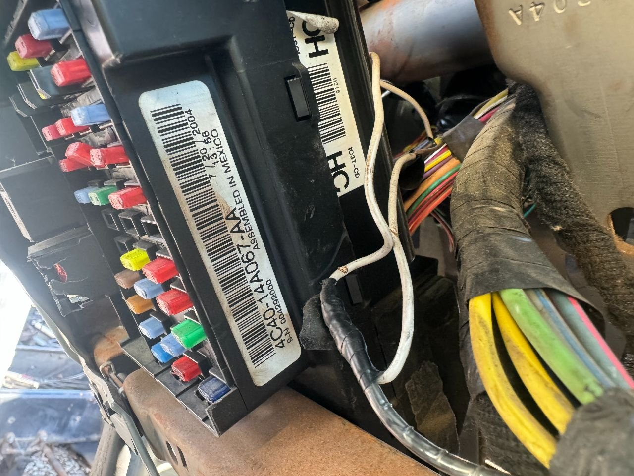 4C40-14A067-AA | Ford F650 Fuse Box for Sale