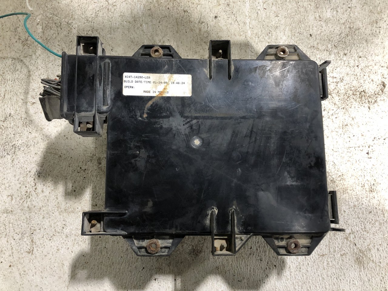 XC4T-14290-LEA | Sterling L9513 Fuse Box for Sale