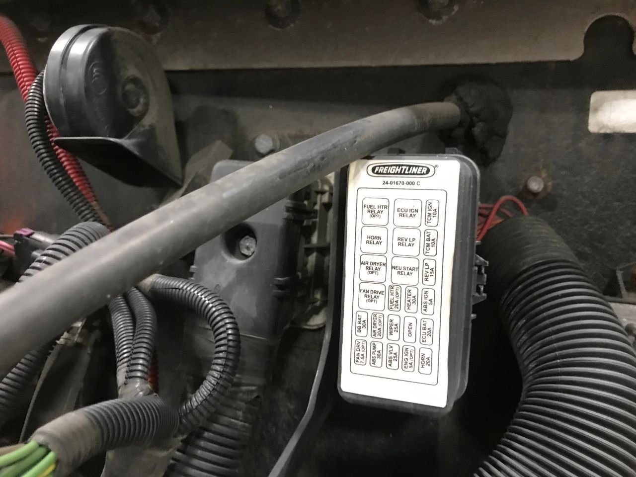 24-01670-000C | Freightliner MT Fuse Box for Sale