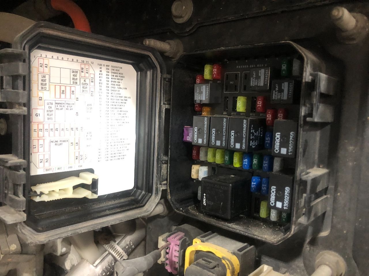 P22-1075 | Kenworth T680 Fuse Box for Sale