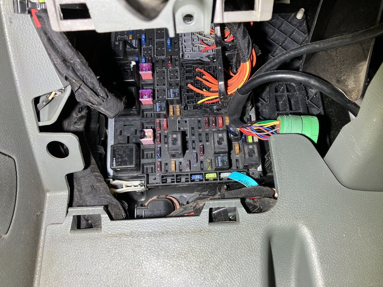 P27-1147-0401 | Kenworth T680 Fuse Box for Sale