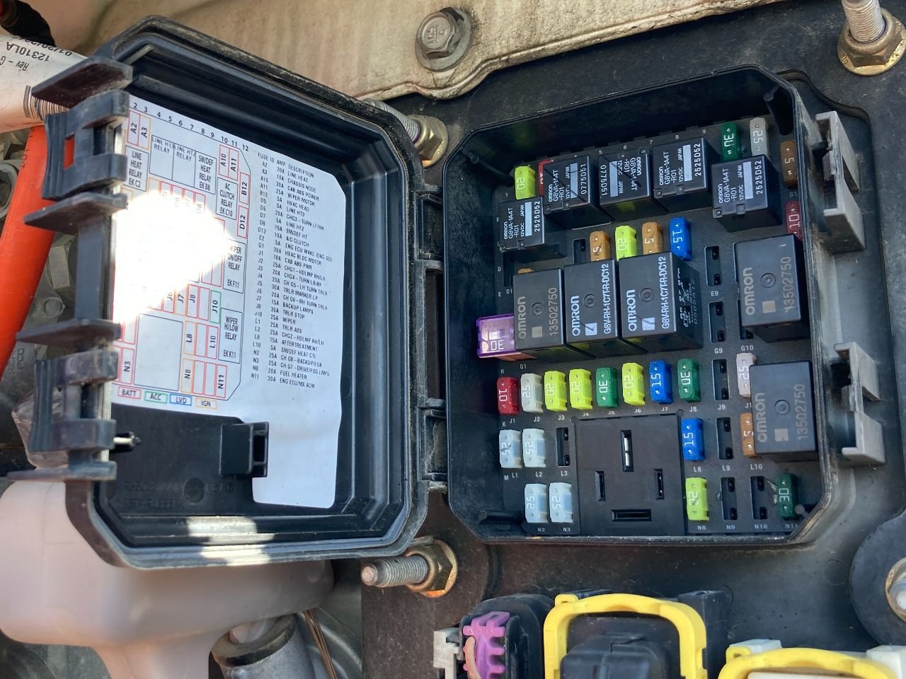 S53-1293-14E | Kenworth T880 Fuse Box for Sale