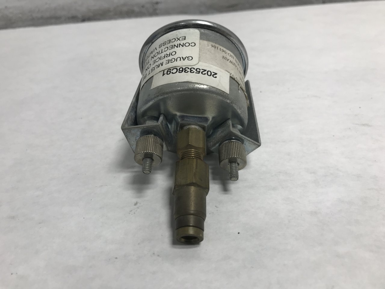 2025336C1 | International 9900 Gauge for Sale