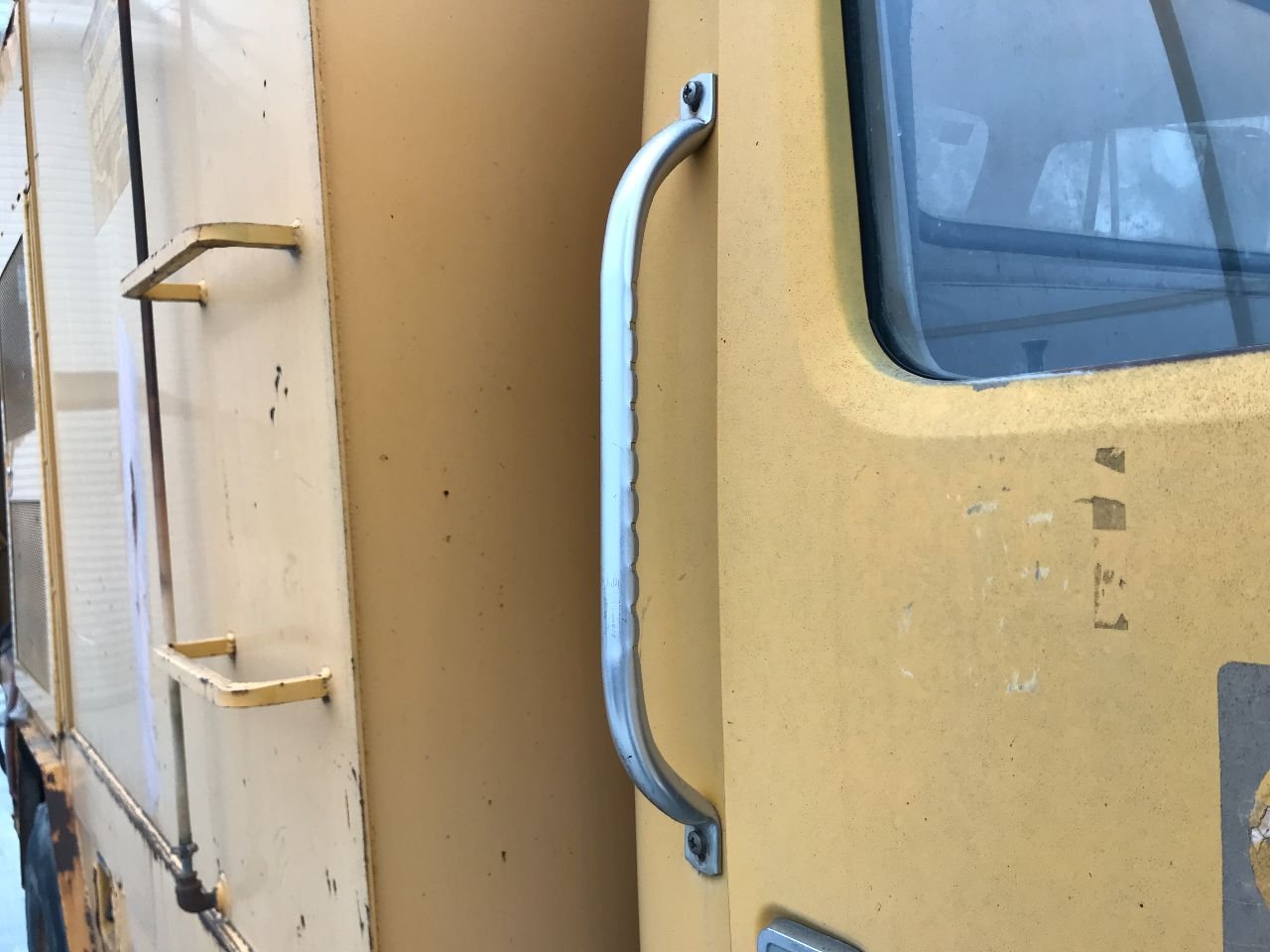 International S1600 Grab Handle for Sale