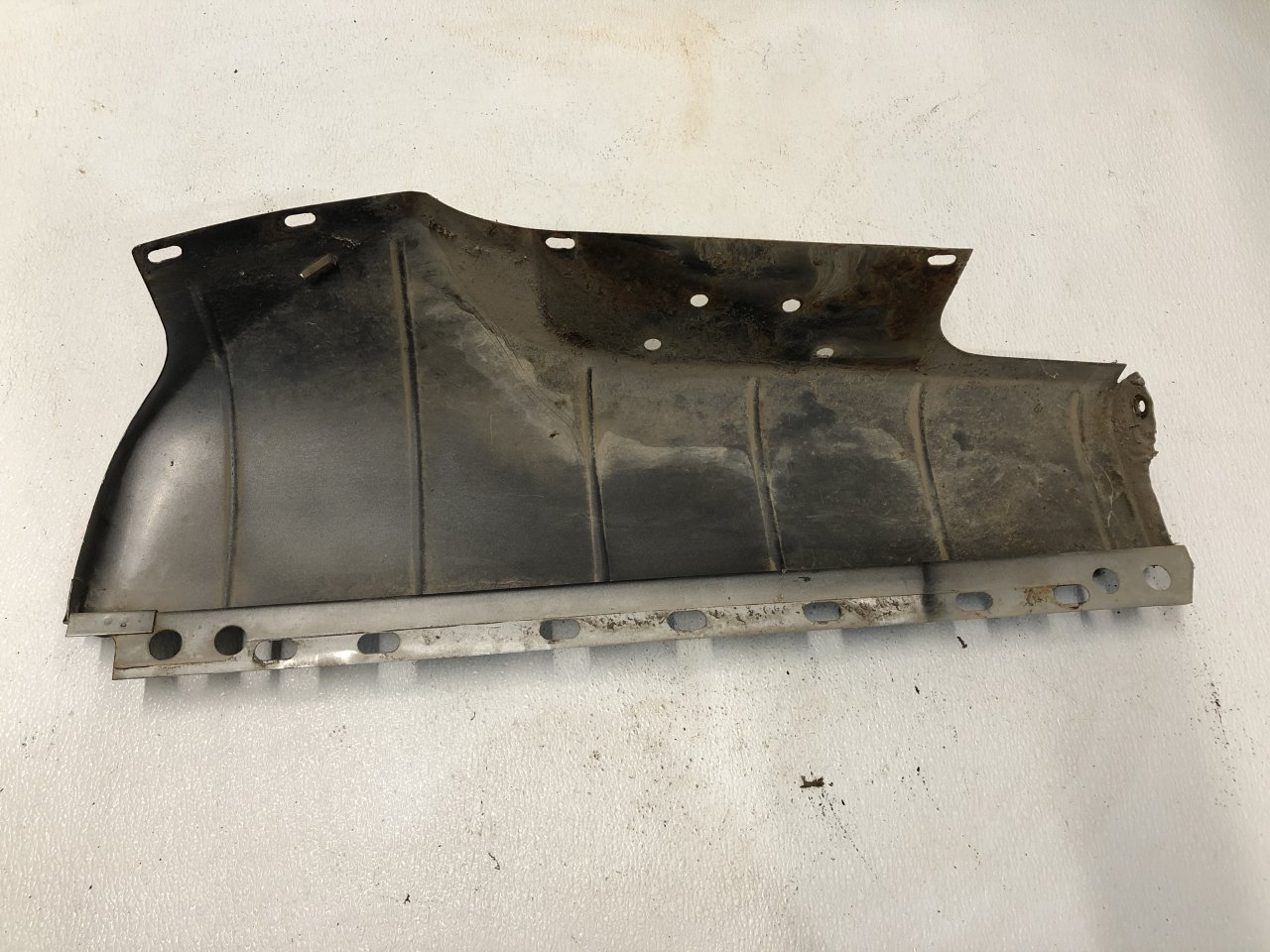International 1700 LOADSTAR Grille for Sale