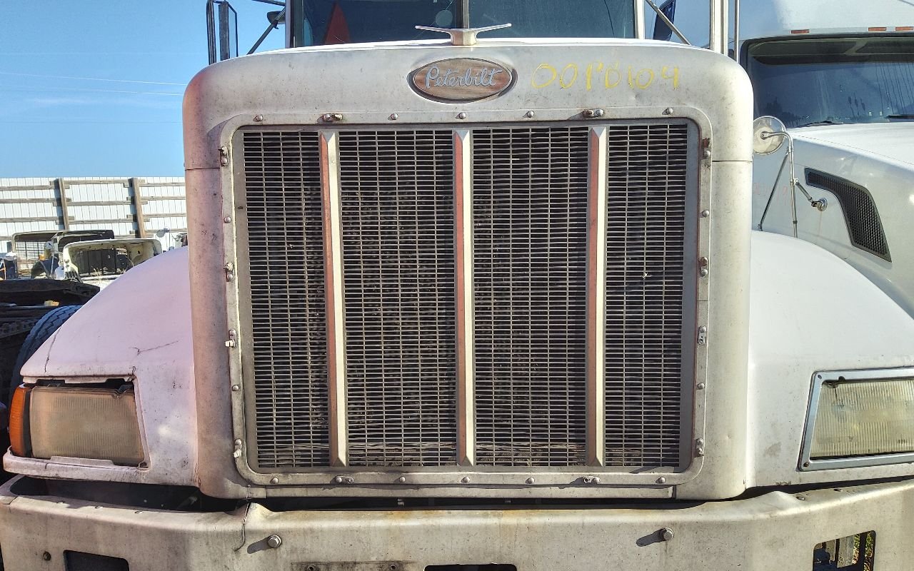 Peterbilt 385 Grille for Sale