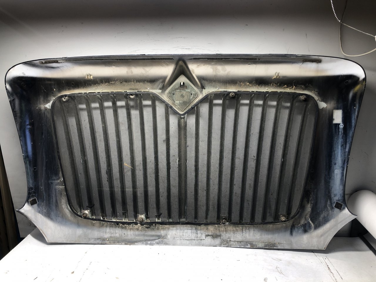 3556409C93 | International 8600 Grille for Sale