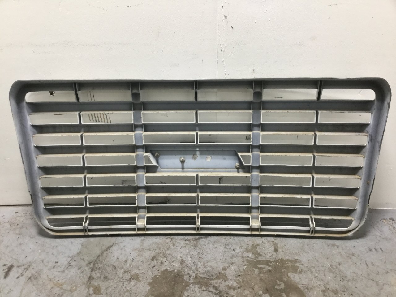 88980292 | Chevrolet C6500 Grille for Sale