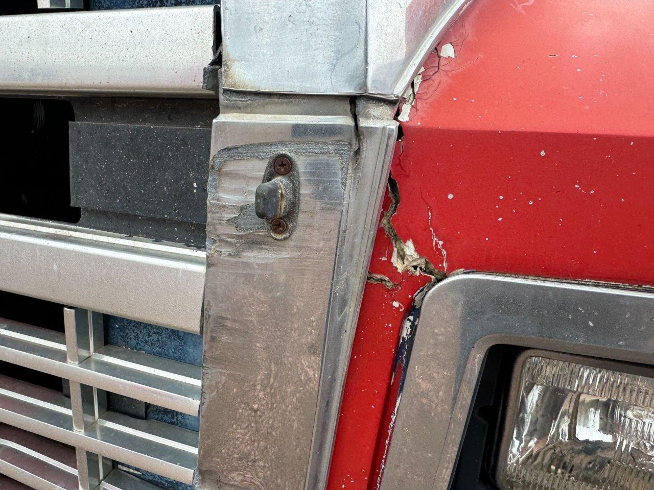 N/A | Ford LTL9000 Grille for Sale