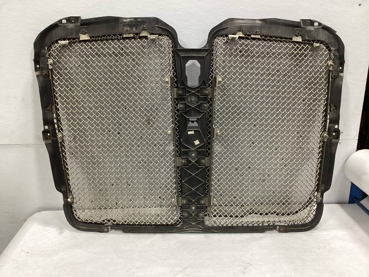 85-6089 | Kenworth T680 Grille for Sale