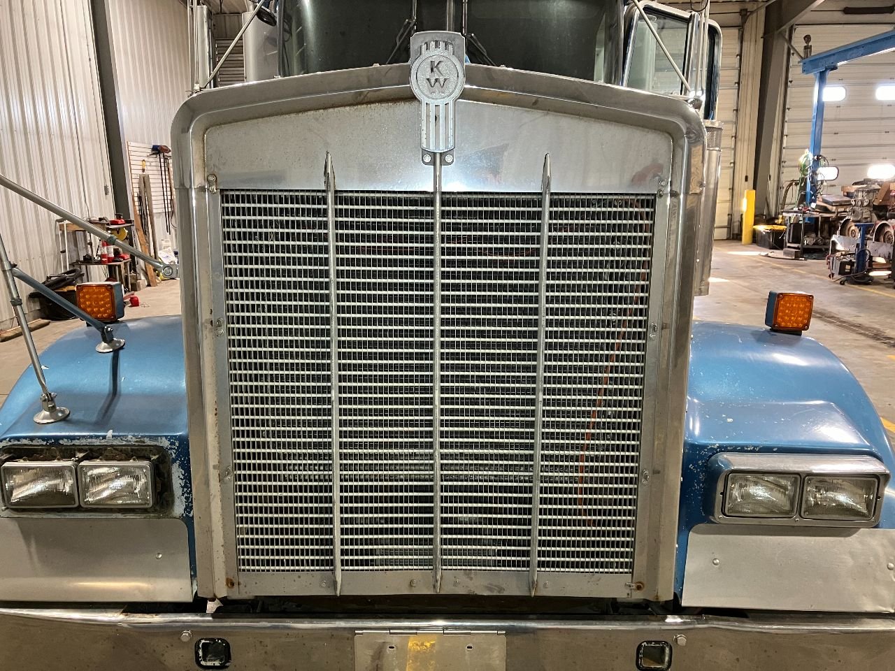 Kenworth W900L Grille for Sale