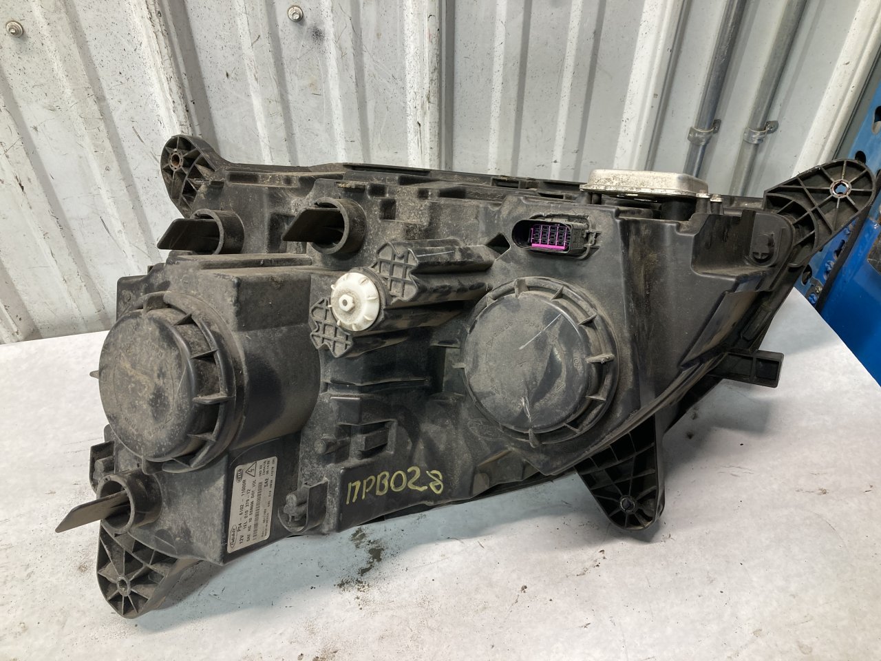 P54-6102-11000R | Peterbilt 579 Headlamp for Sale