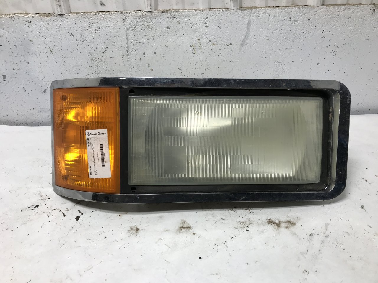 2MO521M | Mack CL600 Headlamp for Sale