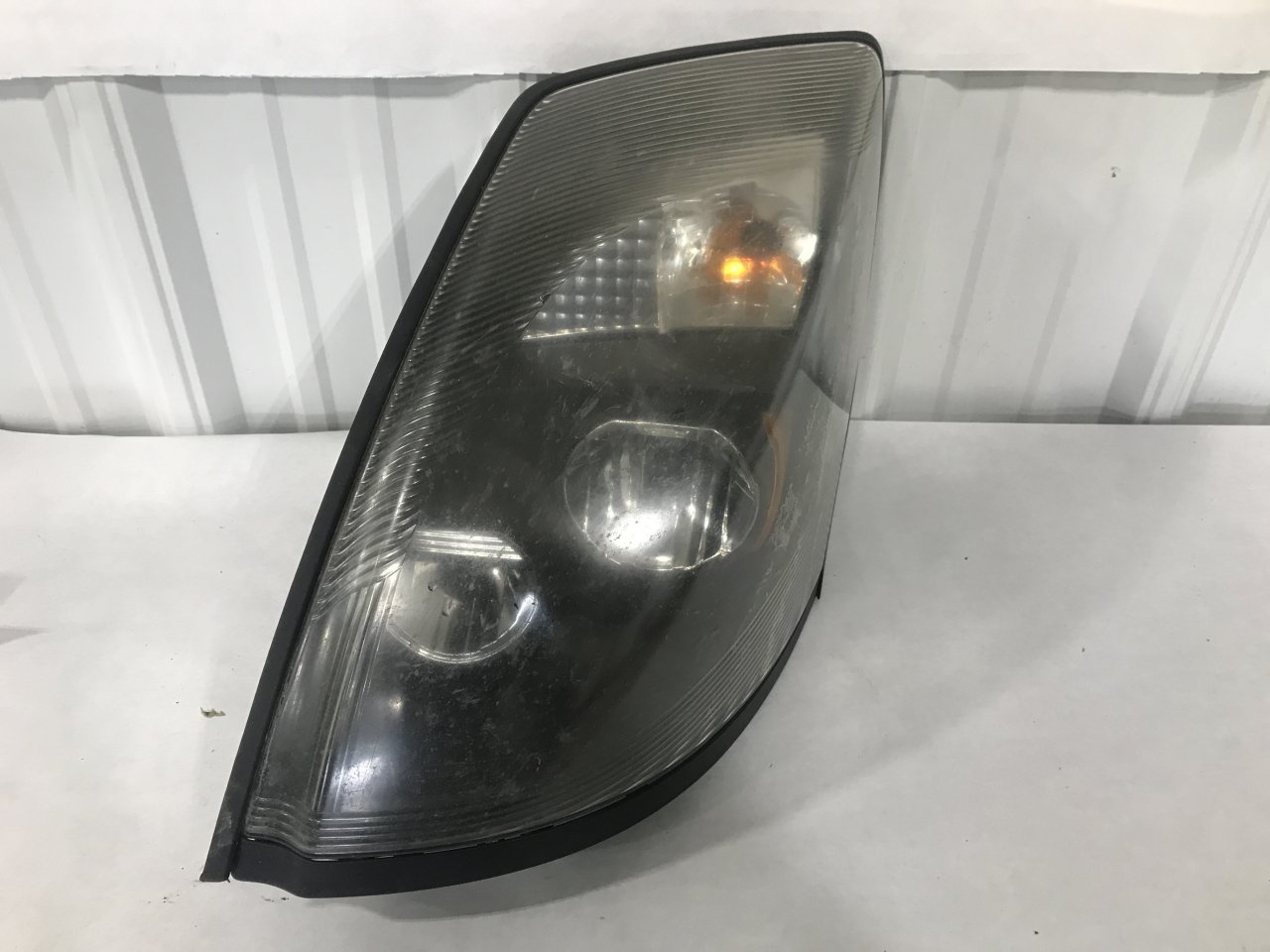 VL007B111L | Volvo VNL Headlamp for Sale