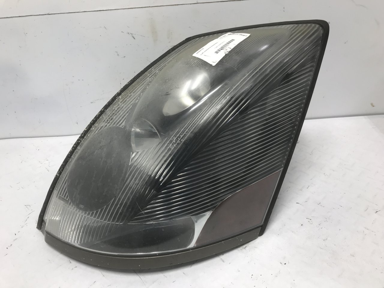 8232912 | Volvo VNL Headlamp for Sale