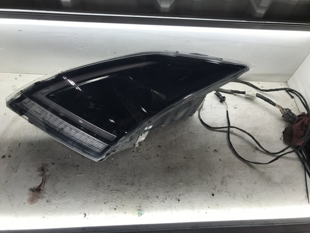 47411 | Volvo VNL Headlamp for Sale