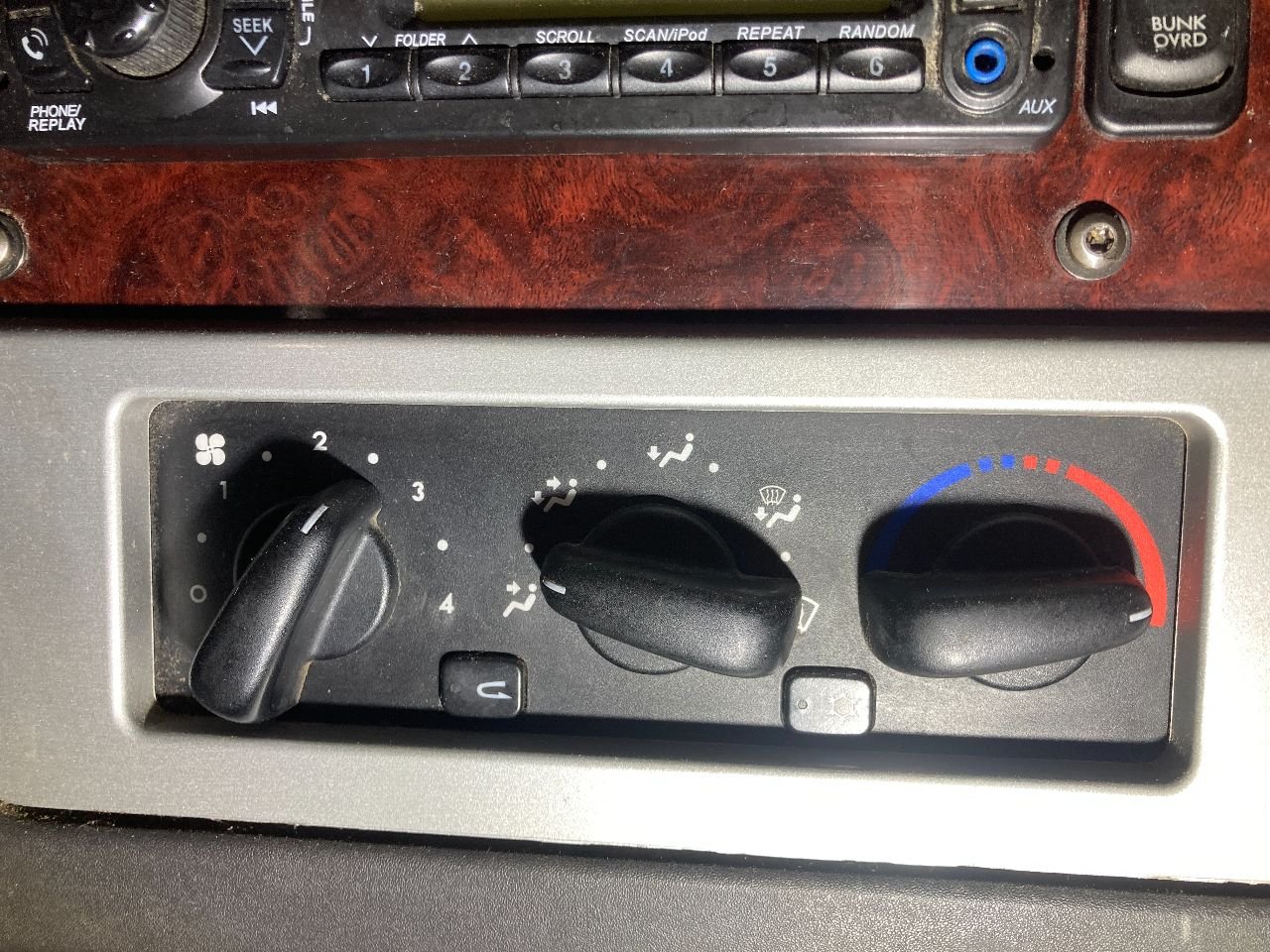 5HB 010 575-01 | Freightliner 122SD Heater & AC Temperature Control for Sal