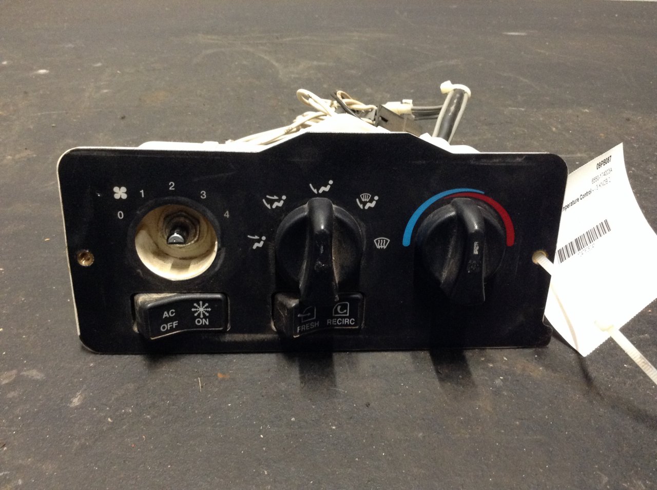 18-04461 | Peterbilt 335 Heater & AC Temperature Control for Sale