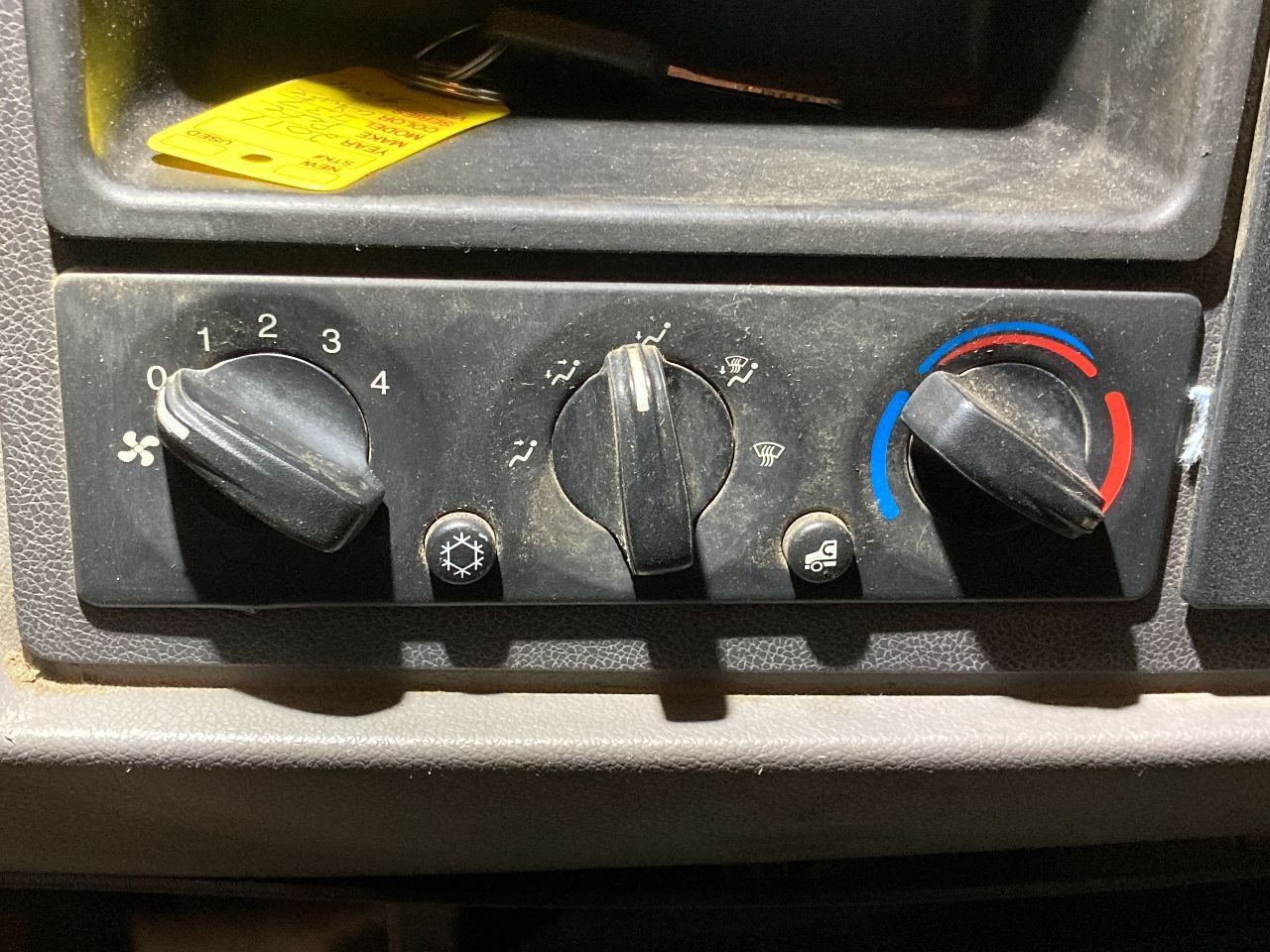 Q21-6012 | Peterbilt 337 Heater & AC Temperature Control for Sale