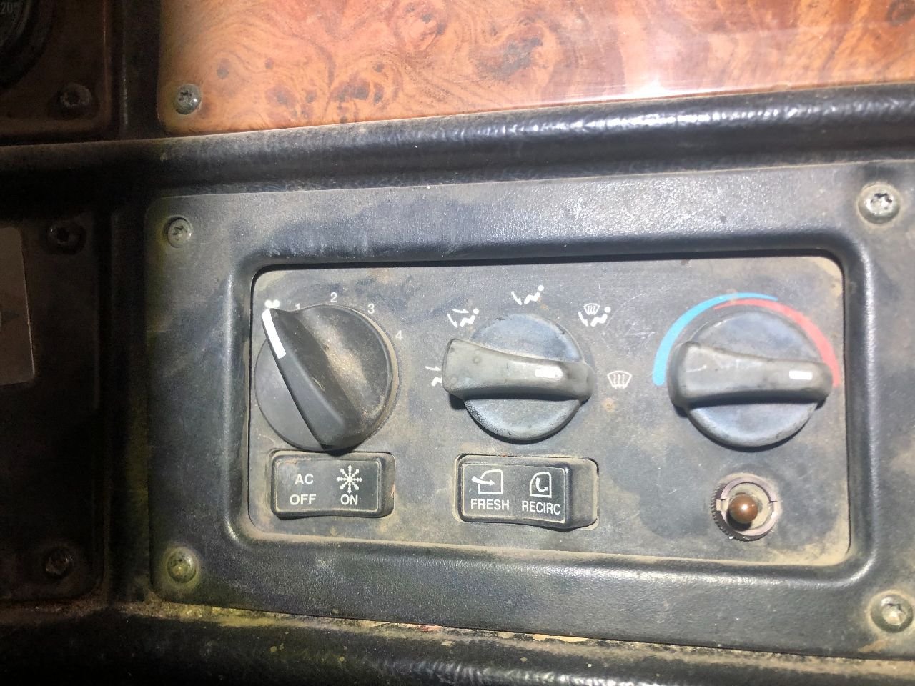 18-04322 | Peterbilt 357 Heater & AC Temperature Control for Sale