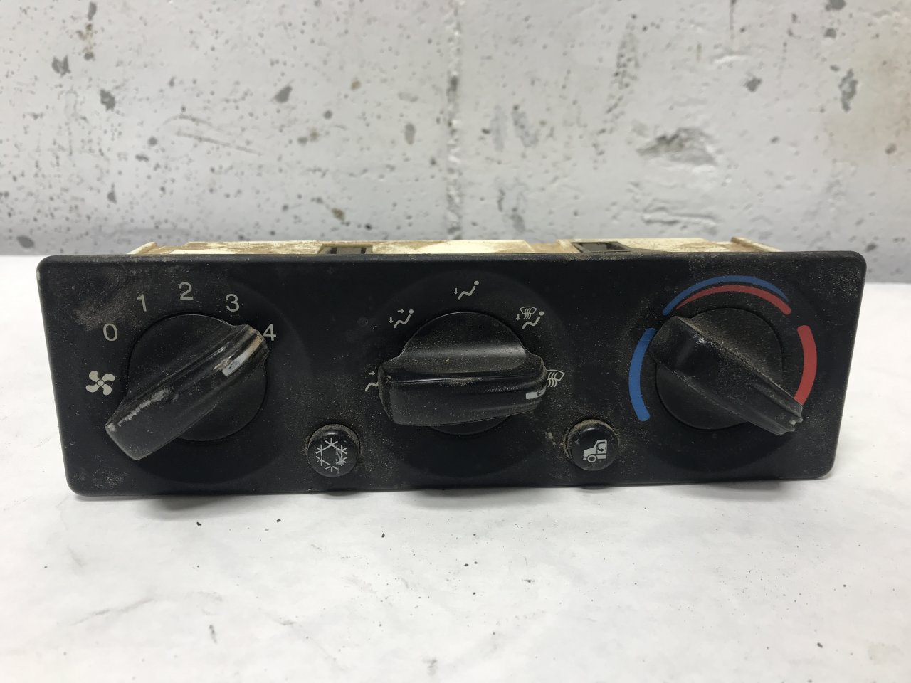 Q21-6000-001 | Peterbilt 367 Heater & AC Temperature Control for Sale