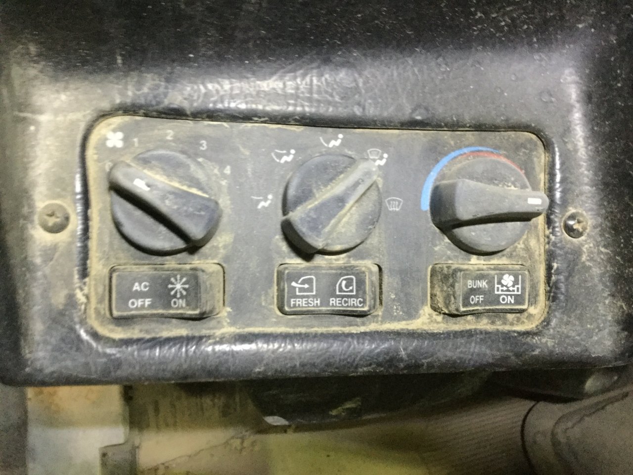 18-04323 | Peterbilt 378 Heater & AC Temperature Control for Sale