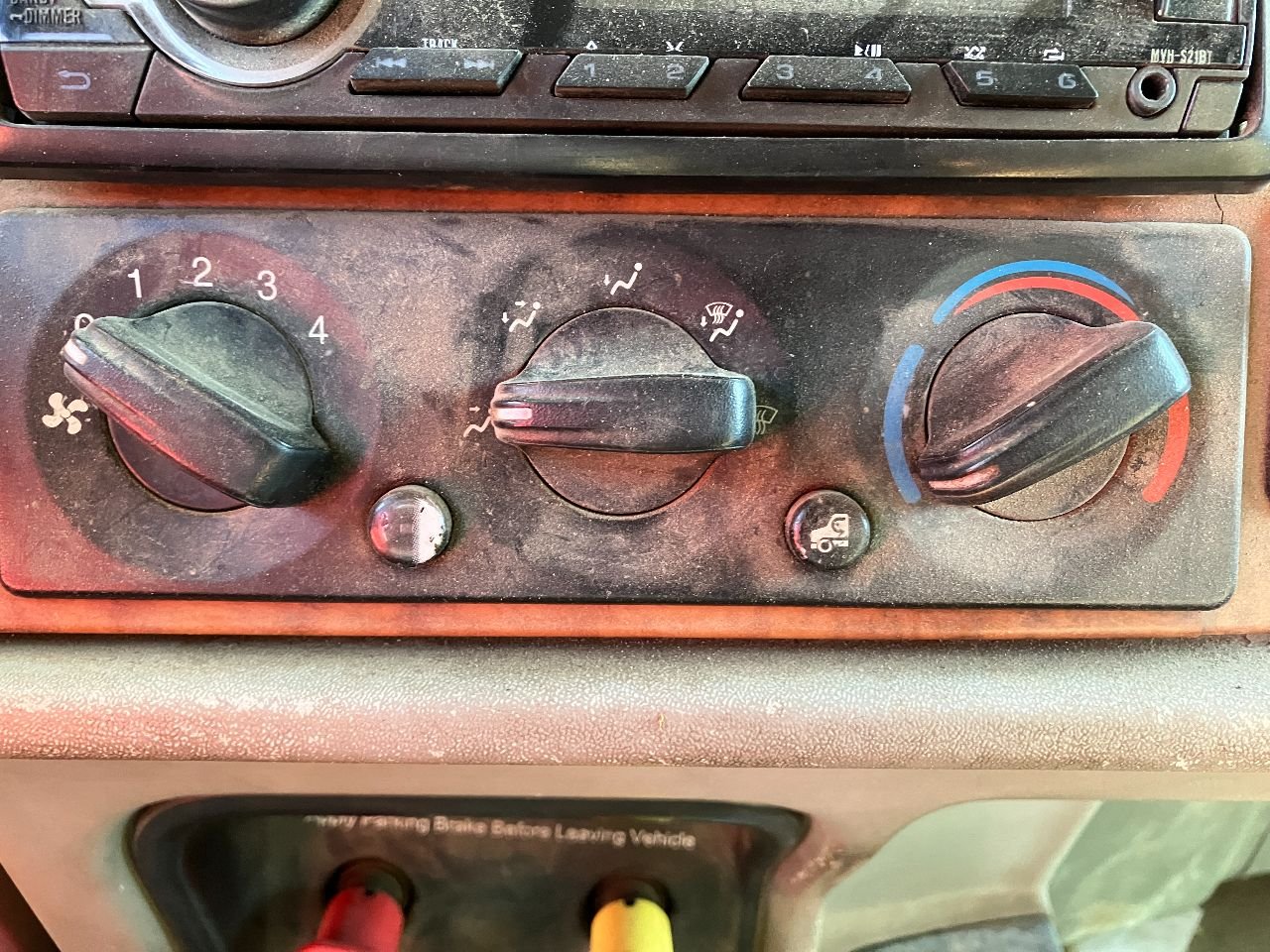 Q21-6012 | Peterbilt 325 Heater & AC Temperature Control for Sale