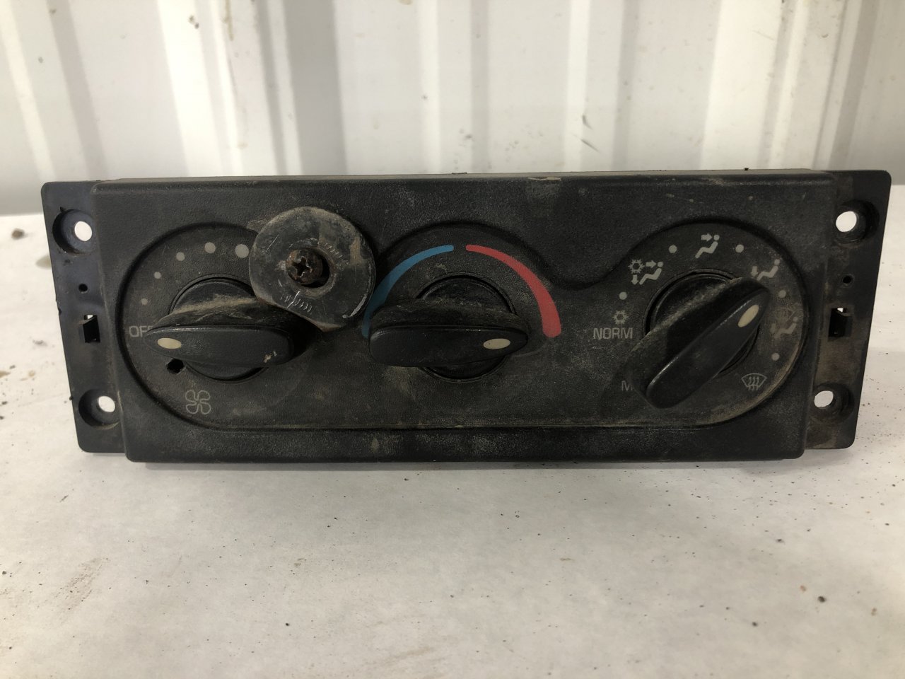 3545543C2 | International 4300 Heater & AC Temperature Control for Sale