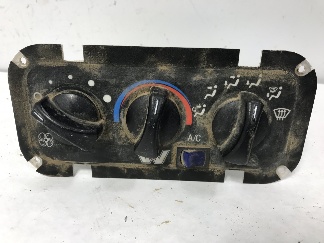 A22-67772-001 | Western Star Trucks 4700 Heater & AC Temperature Control fo