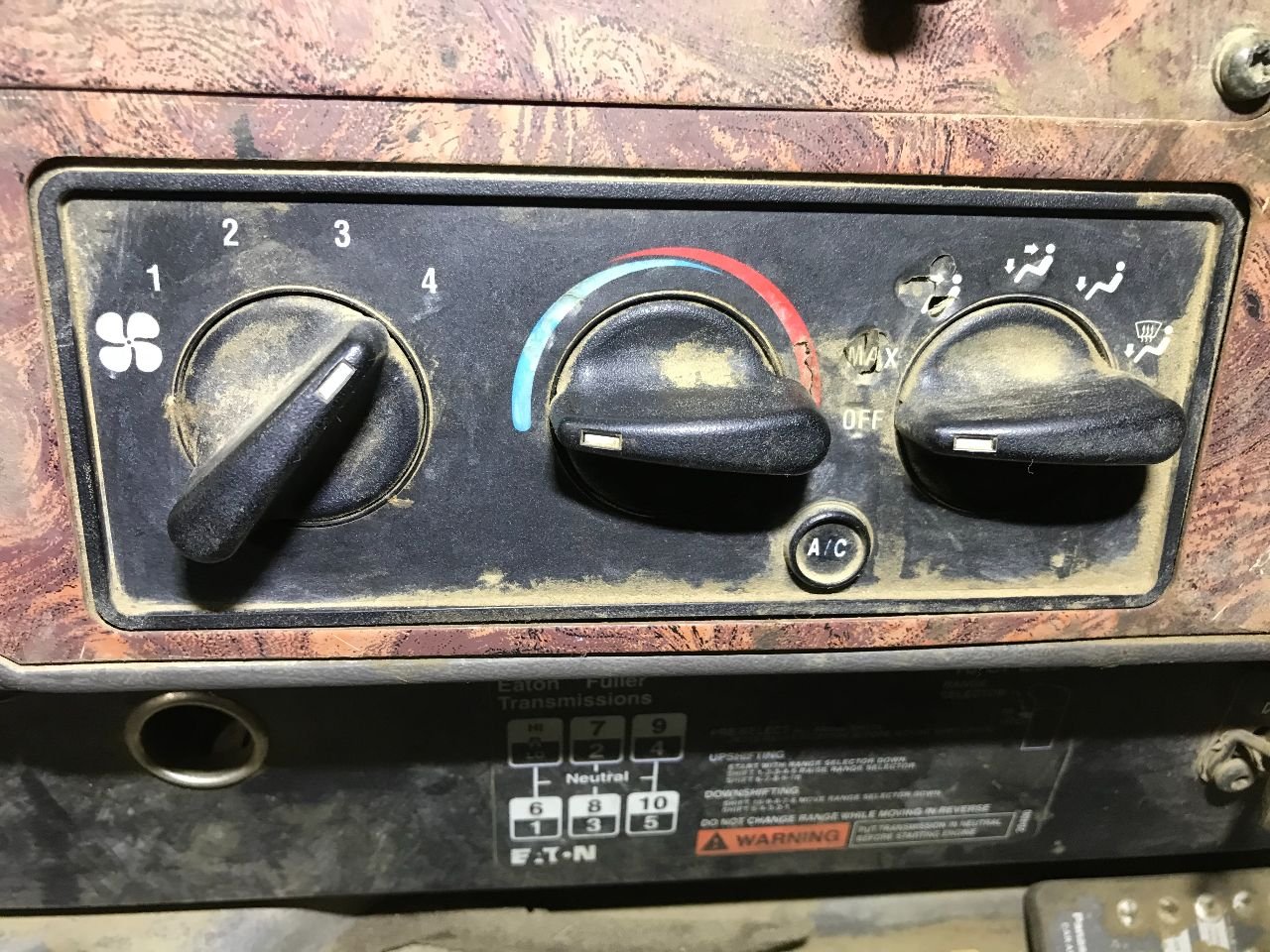 3518702C93 | International 9900 Heater & AC Temperature Control for Sale