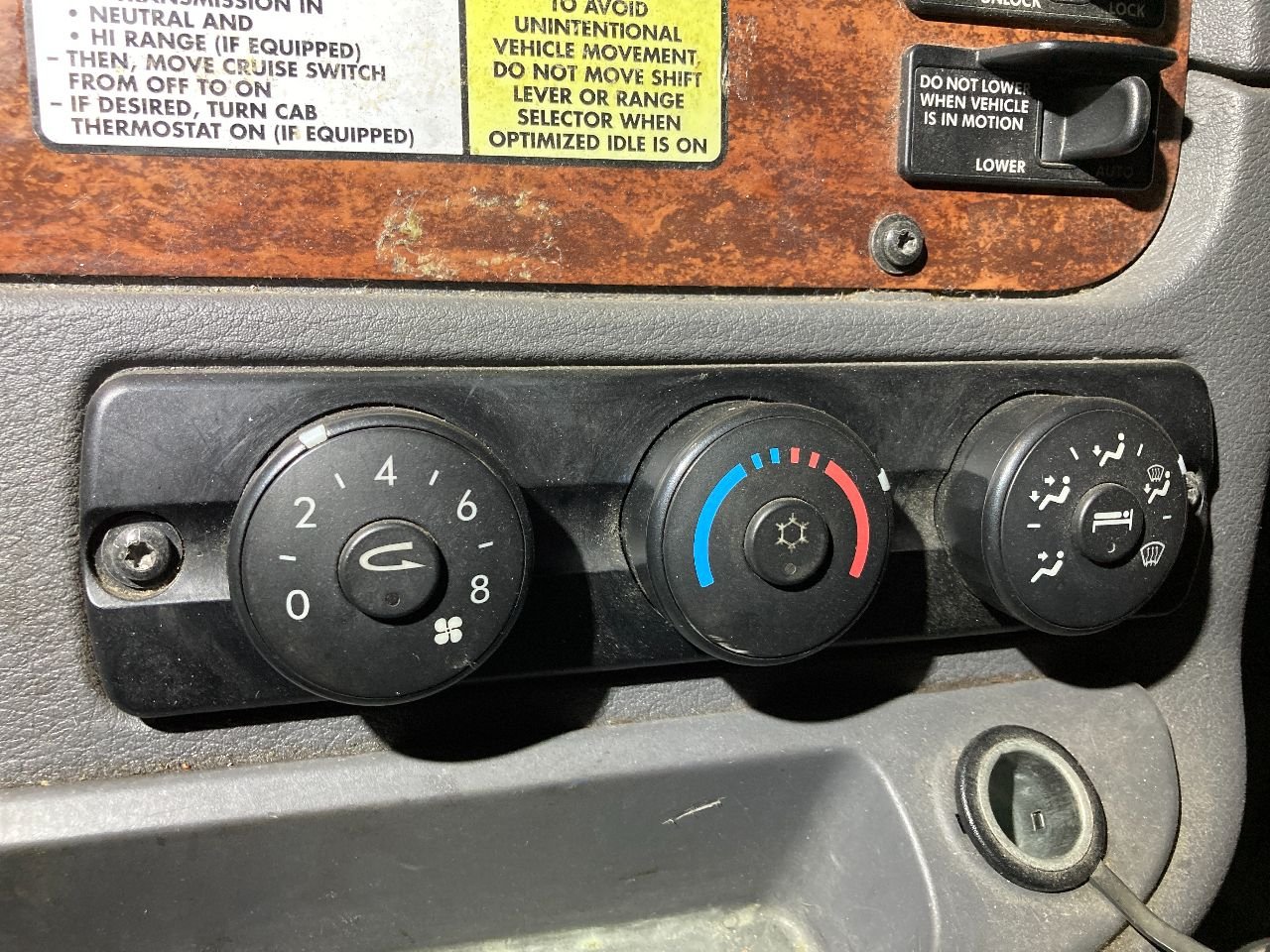 2-S0645-501 | Freightliner CASCADIA Heater & AC Temperature Control for Sal