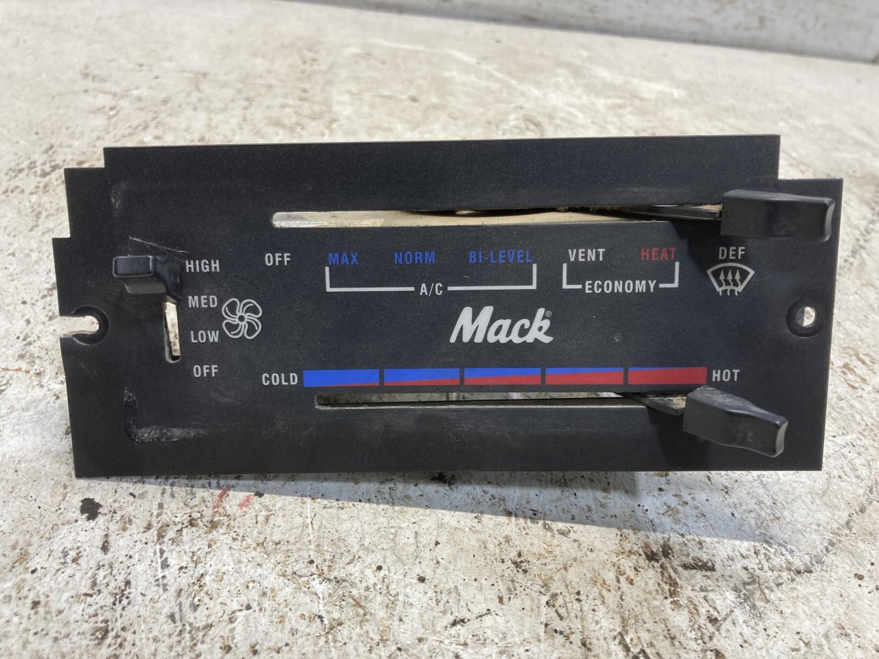 RD-3-4240-0 | Mack CH600 Heater & AC Temperature Control for Sale