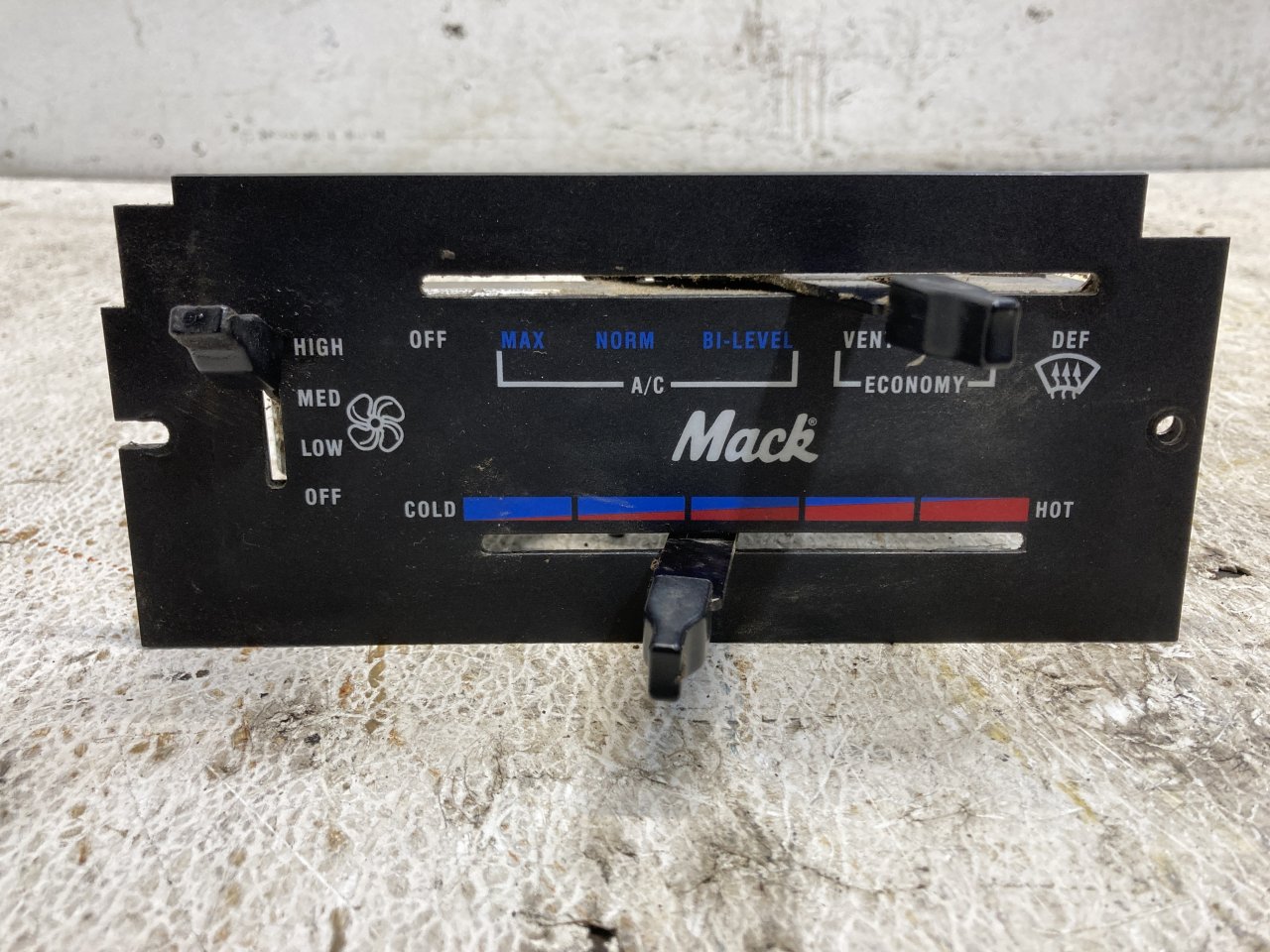 RD-3-4240-0 | Mack CL600 Heater & AC Temperature Control for Sale