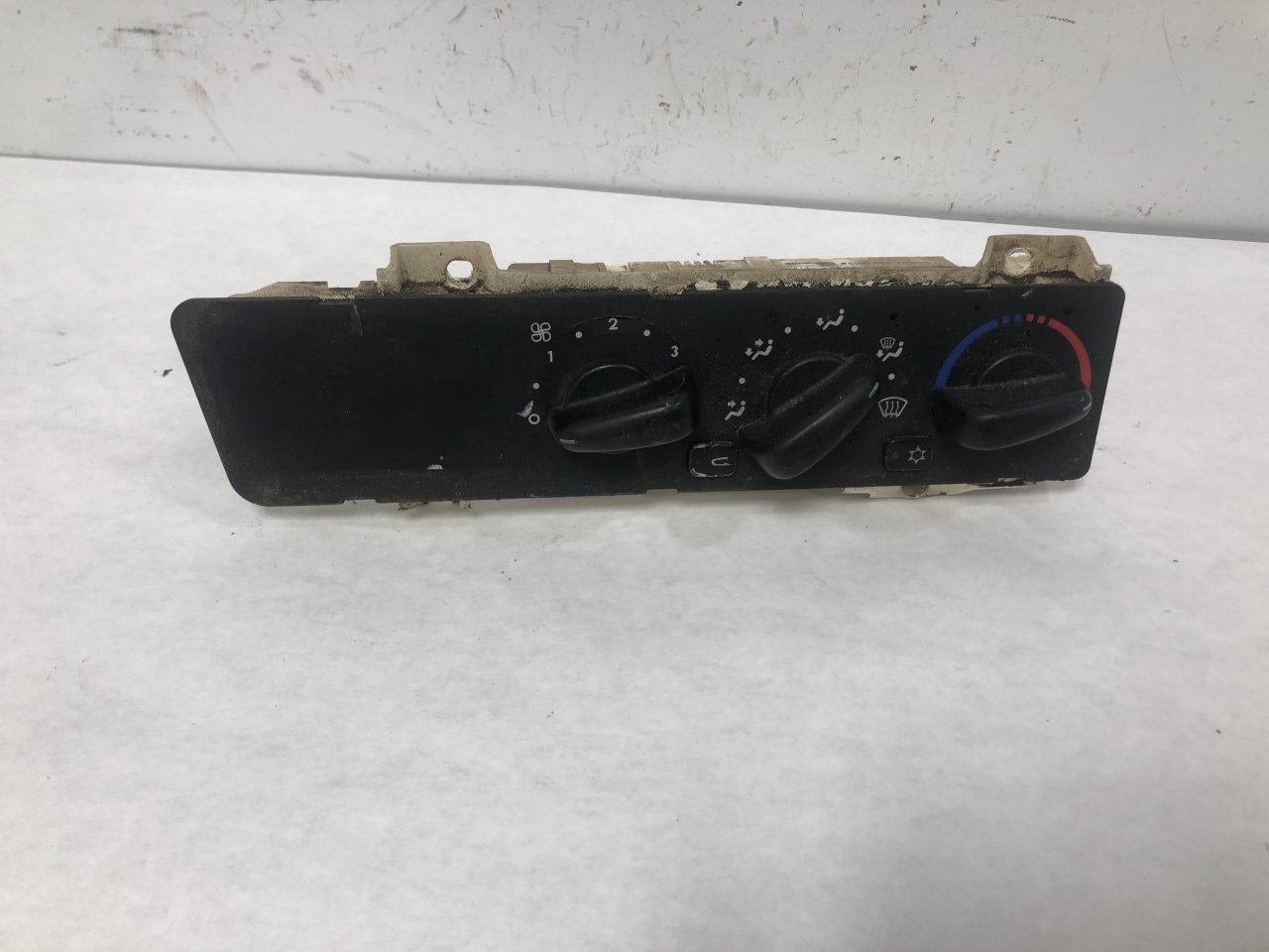 A22-54708-208 | Freightliner COLUMBIA 120 Heater & AC Temperature Control f